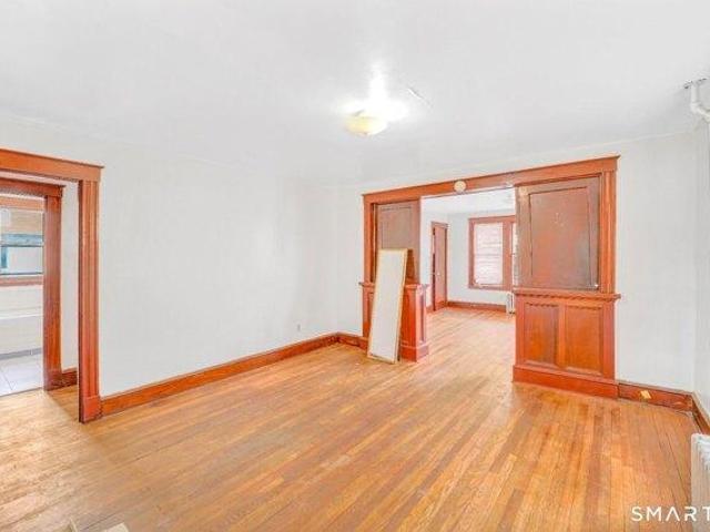 house with 8 bedroom, Torrington CT ES104542283