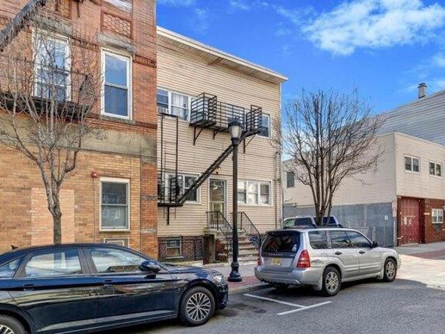 house with 8 bedroom, Union City NJ ES104852803