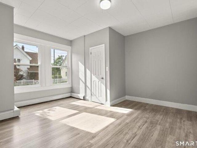 house with 8 bedroom, Waterbury CT DS103185442