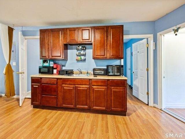 house with 8 bedroom, Waterbury CT DS104410777