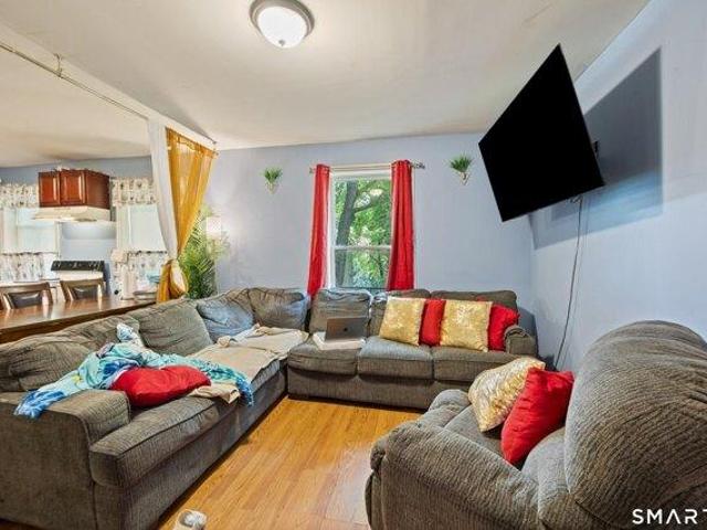 house with 8 bedroom, Waterbury CT ES104112635