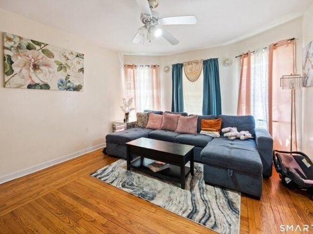 house with 8 bedroom, Waterbury CT ES105190344