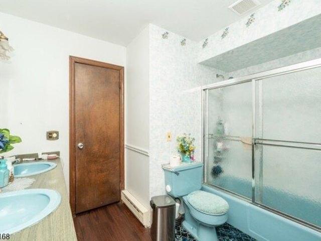 house with 8 bedroom, West Milford NJ ES105140093