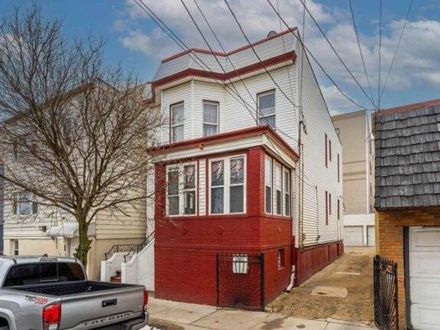 house with 8 bedroom, West New York NJ DS102725080