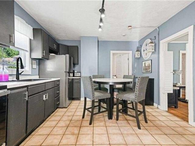 house with 8 bedroom, West Warwick RI ES105109133