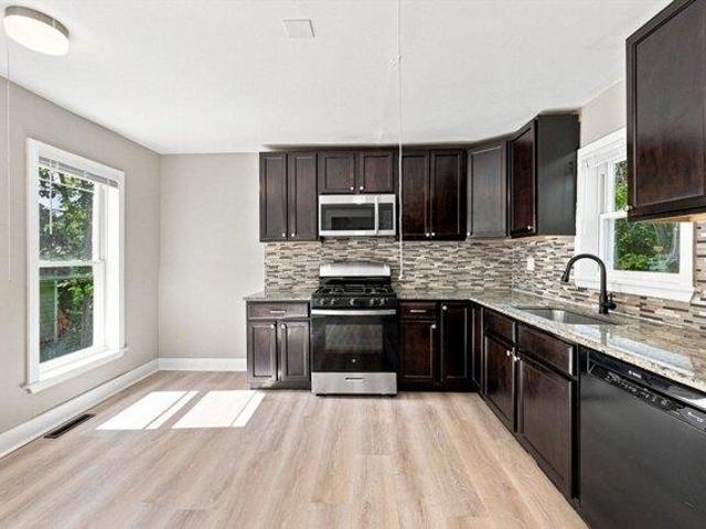 house with 8 bedroom, Westfield MA ES105041835