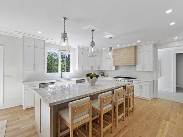house with 8 bedroom, Westport CT DLS102217500