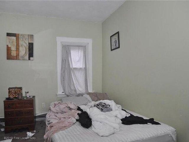 house with 8 bedroom, Woonsocket RI ES105109644