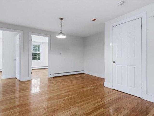 house with 8 bedroom, Woonsocket RI ES105158282