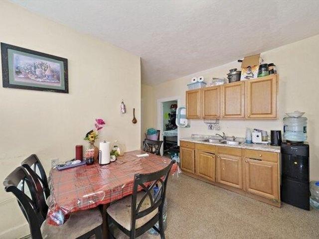 house with 8 bedroom, Worcester MA DLS102777665