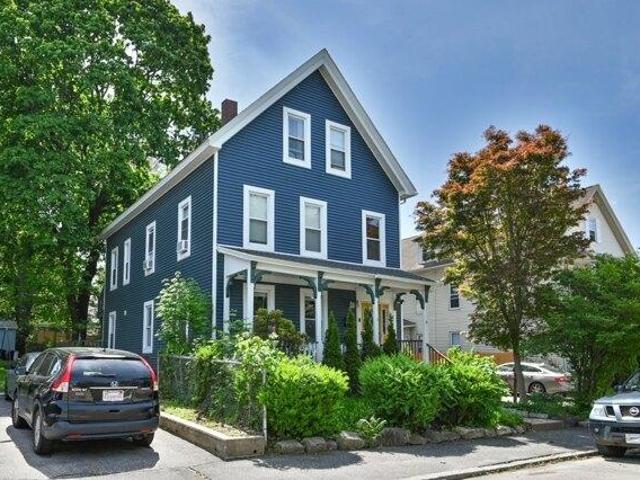 house with 8 bedroom, Worcester MA DLS102859627