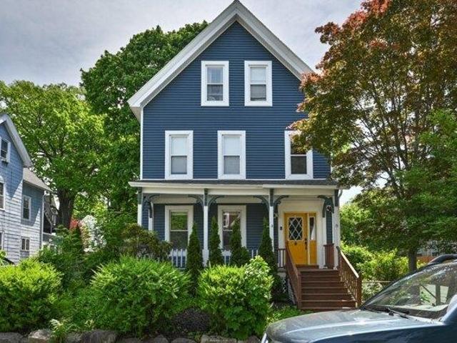 house with 8 bedroom, Worcester MA ES102859627