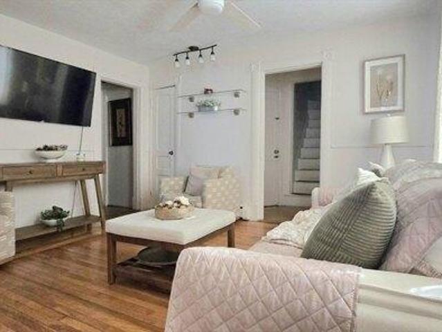 house with 8 bedroom, Worcester MA ES103444582