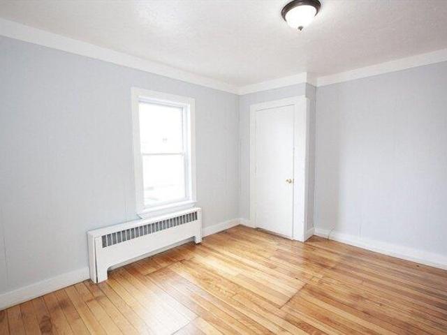 house with 8 bedroom, Worcester MA ES103223309