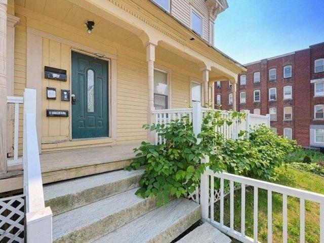 house with 8 bedroom, Worcester MA ES104654460