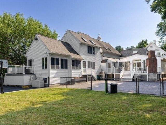 house with 8 bedroom, Abington MA ES105207510