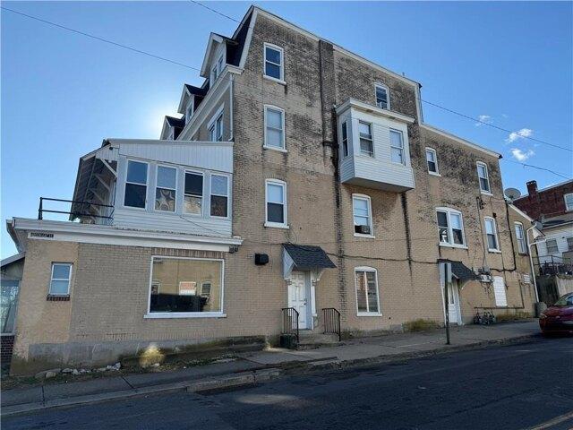 house with 8 bedroom, Allentown PA DLS89106311
