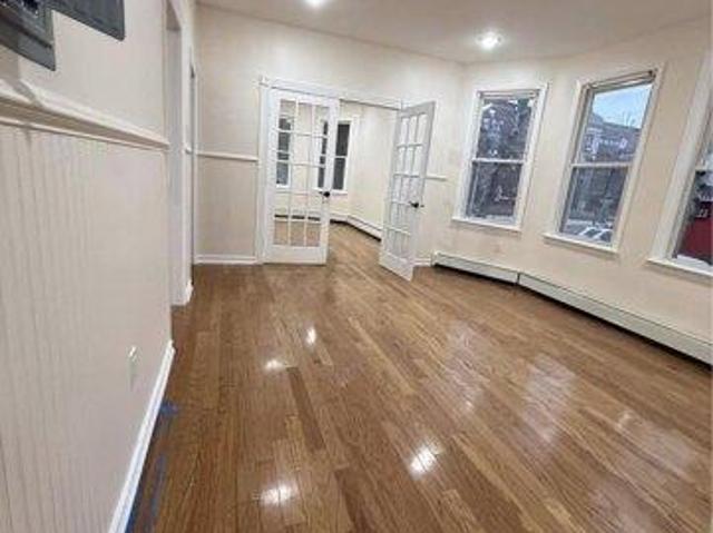 house with 8 bedroom, Bayonne NJ ES104833930
