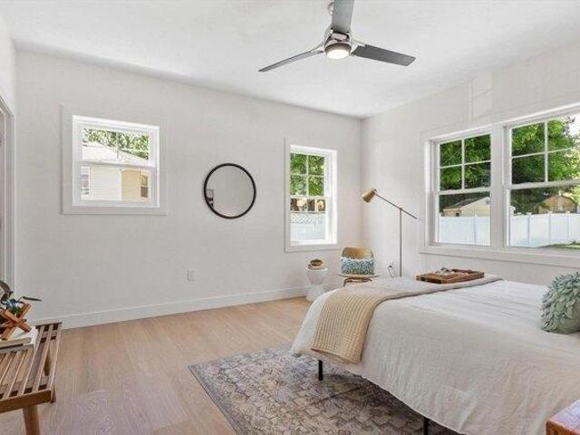 house with 8 bedroom, Bedford MA ES105093320