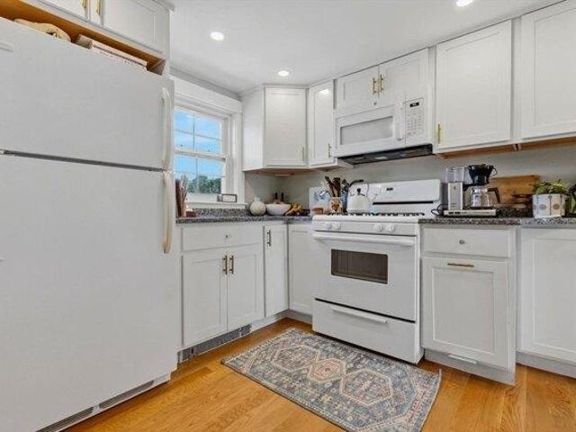 house with 8 bedroom, Beverly MA ES103249945