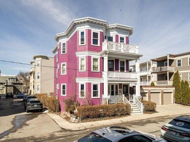 house with 8 bedroom, Boston MA DLS102409441