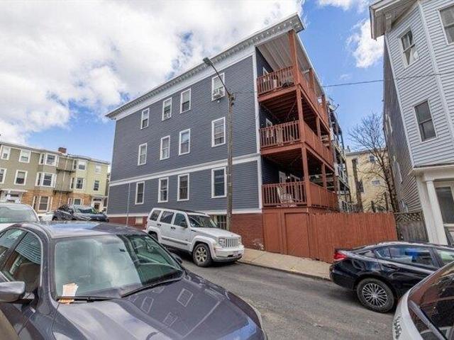 house with 8 bedroom, Boston MA DLS102447193