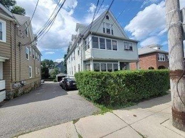 house with 8 bedroom, Boston MA DLS102762564