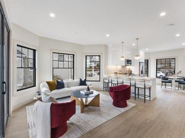 house with 8 bedroom, Boston MA DLS103034925