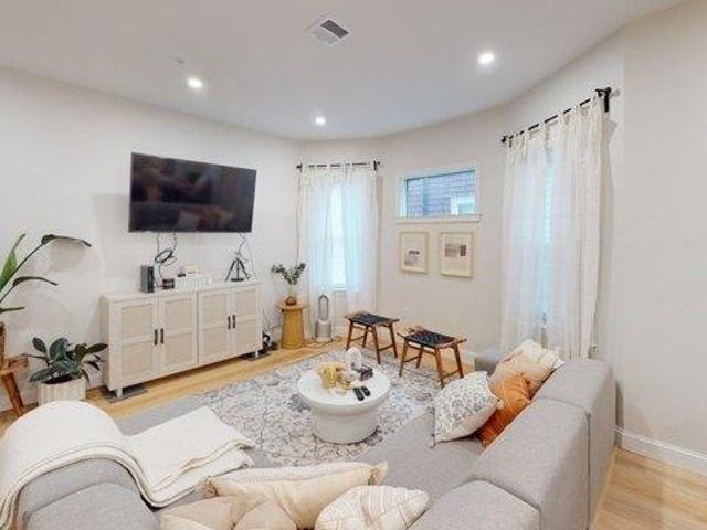 house with 8 bedroom, Boston MA ES103017378