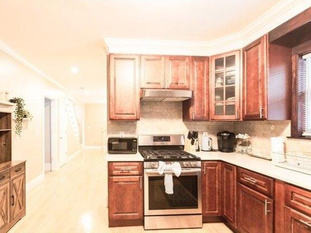 house with 8 bedroom, Boston MA ES104790584