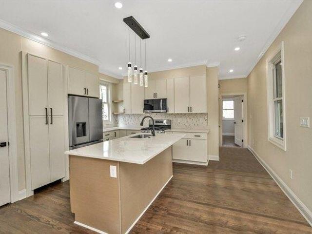 house with 8 bedroom, Boston MA ES104792224