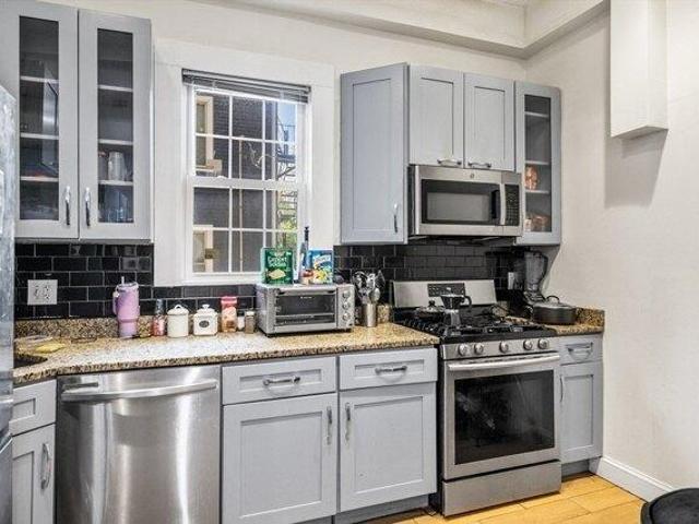 house with 8 bedroom, Boston MA ES104807893