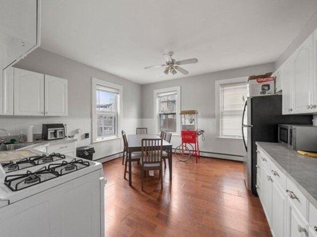 house with 8 bedroom, Boston MA ES105096093