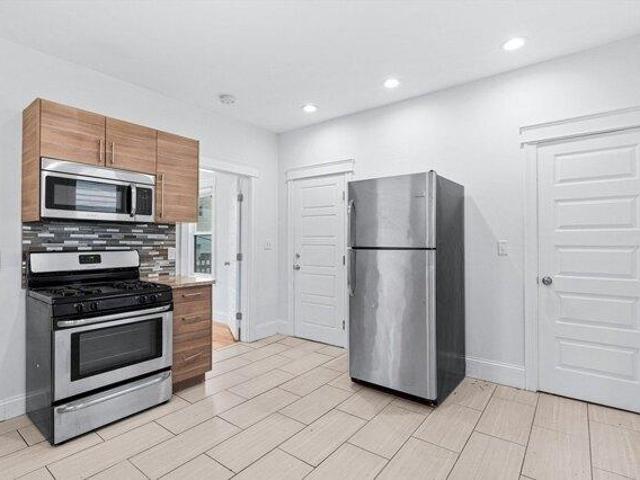 house with 8 bedroom, Boston MA ES105105494