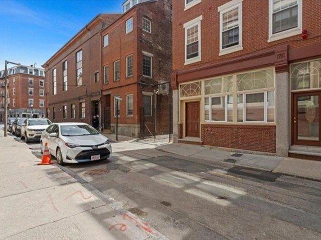 house with 8 bedroom, Boston MA ES105228992
