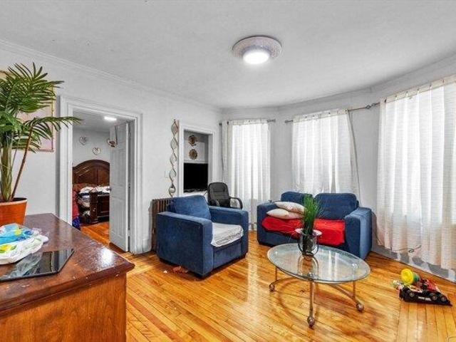house with 8 bedroom, Boston MA ES105275556