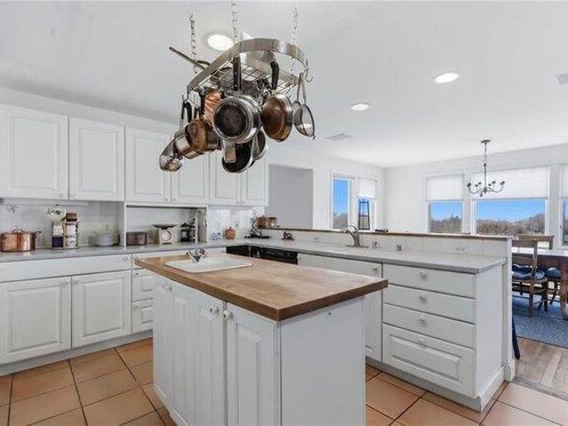 house with 8 bedroom, Block Island RI DS102029785