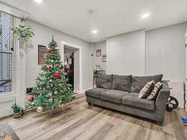house with 8 bedroom, Bloomfield NJ DS102027499