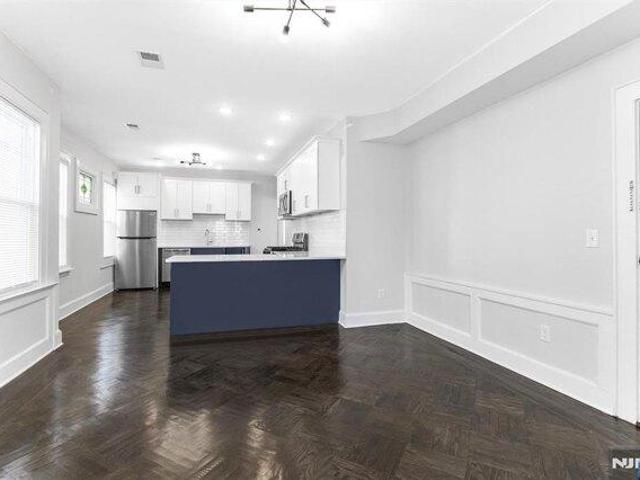 house with 8 bedroom, Bloomfield NJ DS102257442