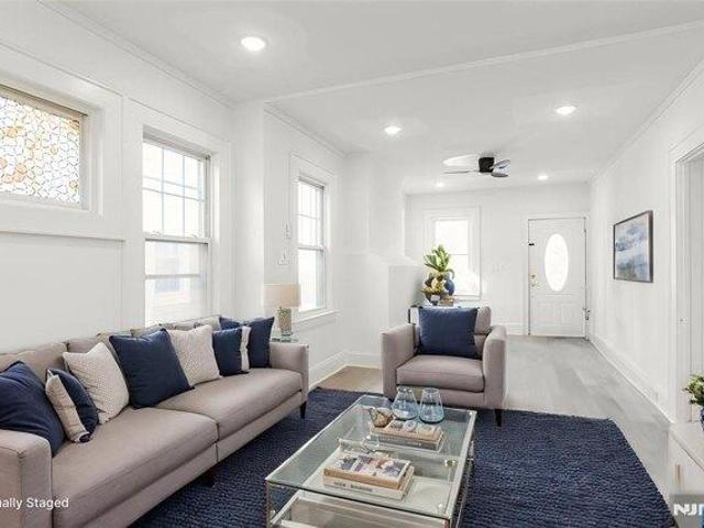 house with 8 bedroom, Bloomfield NJ ES104853580