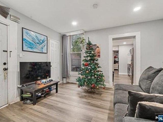 house with 8 bedroom, Bloomfield NJ ES103162350