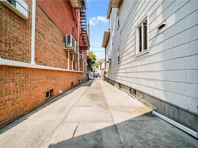 house with 8 bedroom, Brooklyn NY ES104906182