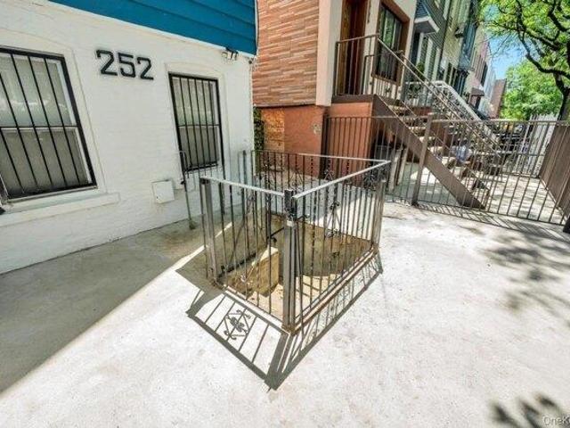 house with 8 bedroom, Brooklyn NY ES104908215