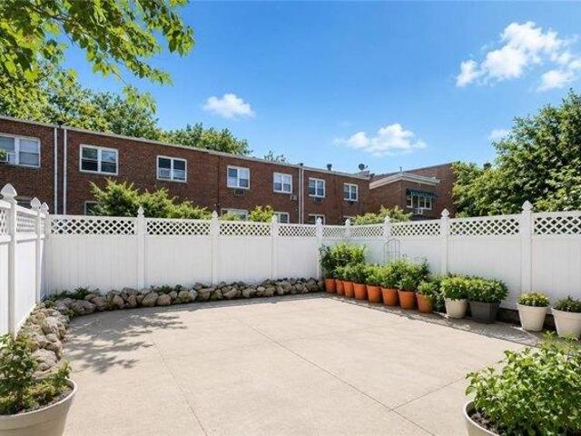 house with 8 bedroom, Brooklyn NY ES105206297