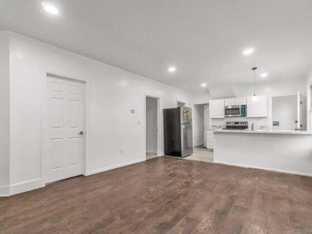 house with 8 bedroom, Bridgeport CT DS103185714