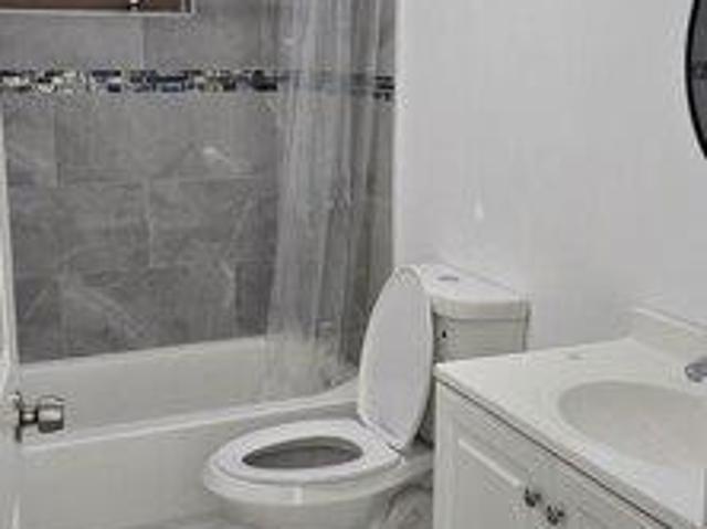 house with 8 bedroom, Bridgeport CT ES104297725