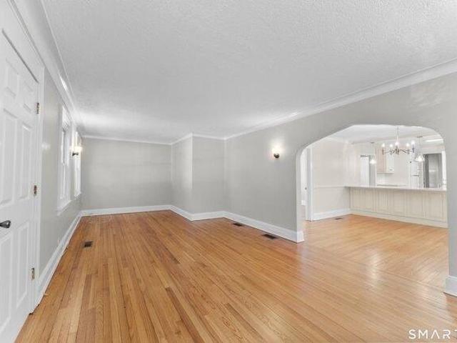 house with 8 bedroom, Bridgeport CT ES105158428