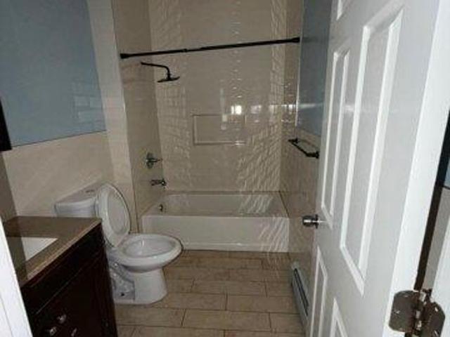house with 8 bedroom, Bridgeport CT ES105207997