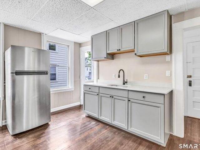 house with 8 bedroom, Bridgeport CT ES103186934