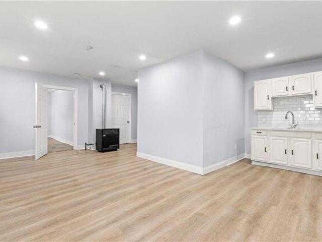 house with 8 bedroom, Central Falls RI DLS101575994